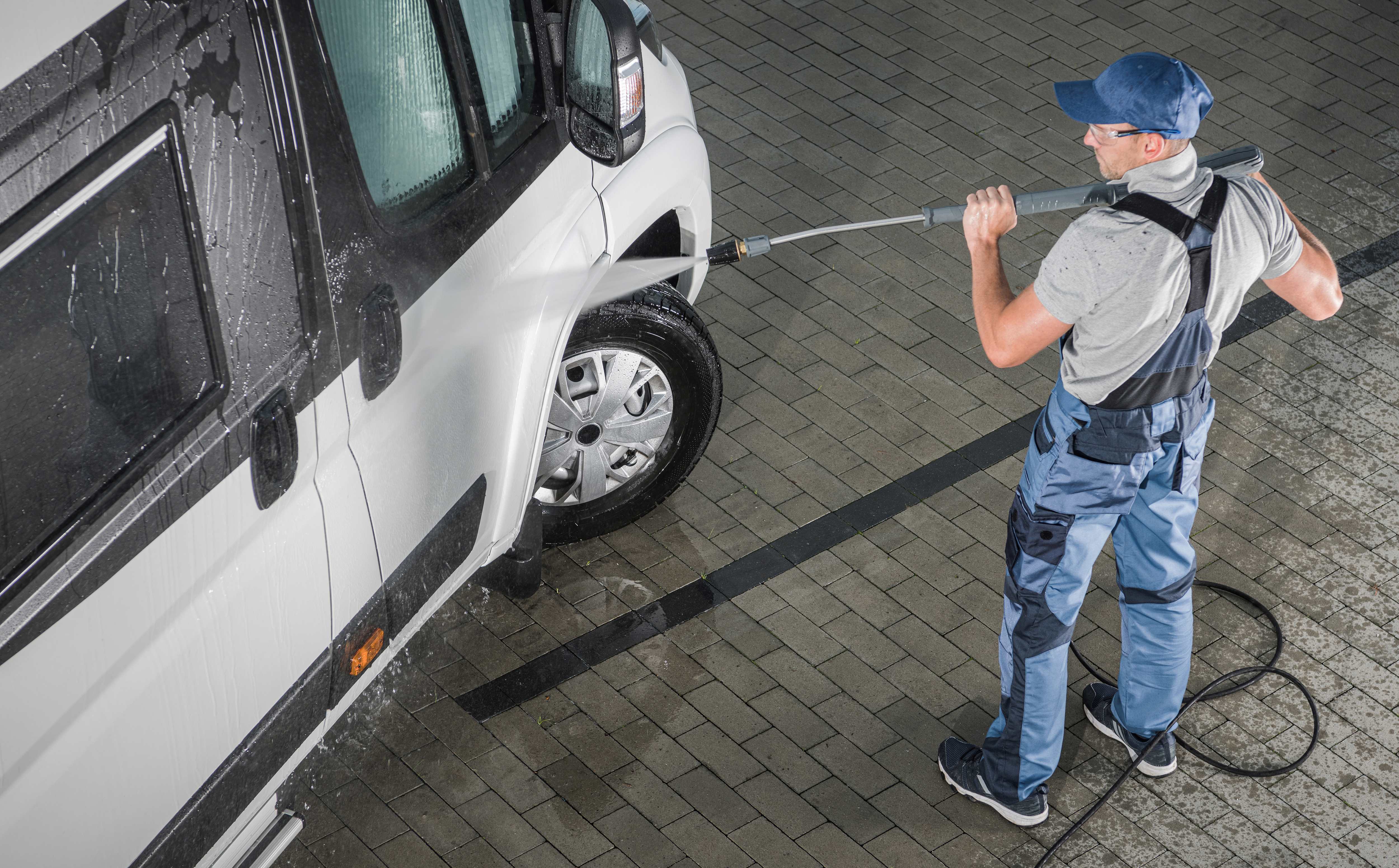 MOTORHOME - Exterior Clean (including Roof, Vents, Windows, Awning and ...